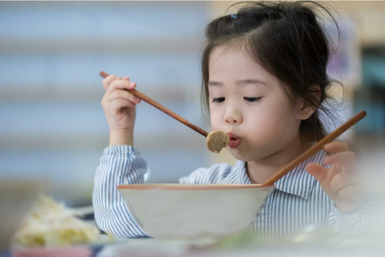 Japanese Chopsticks: 10 Rules & Mistakes to Avoid | Sakuraco - Sakuraco